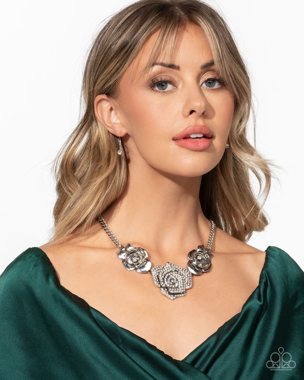 Bouquet Beacon - white - Paparazzi necklace – JewelryBlingThing