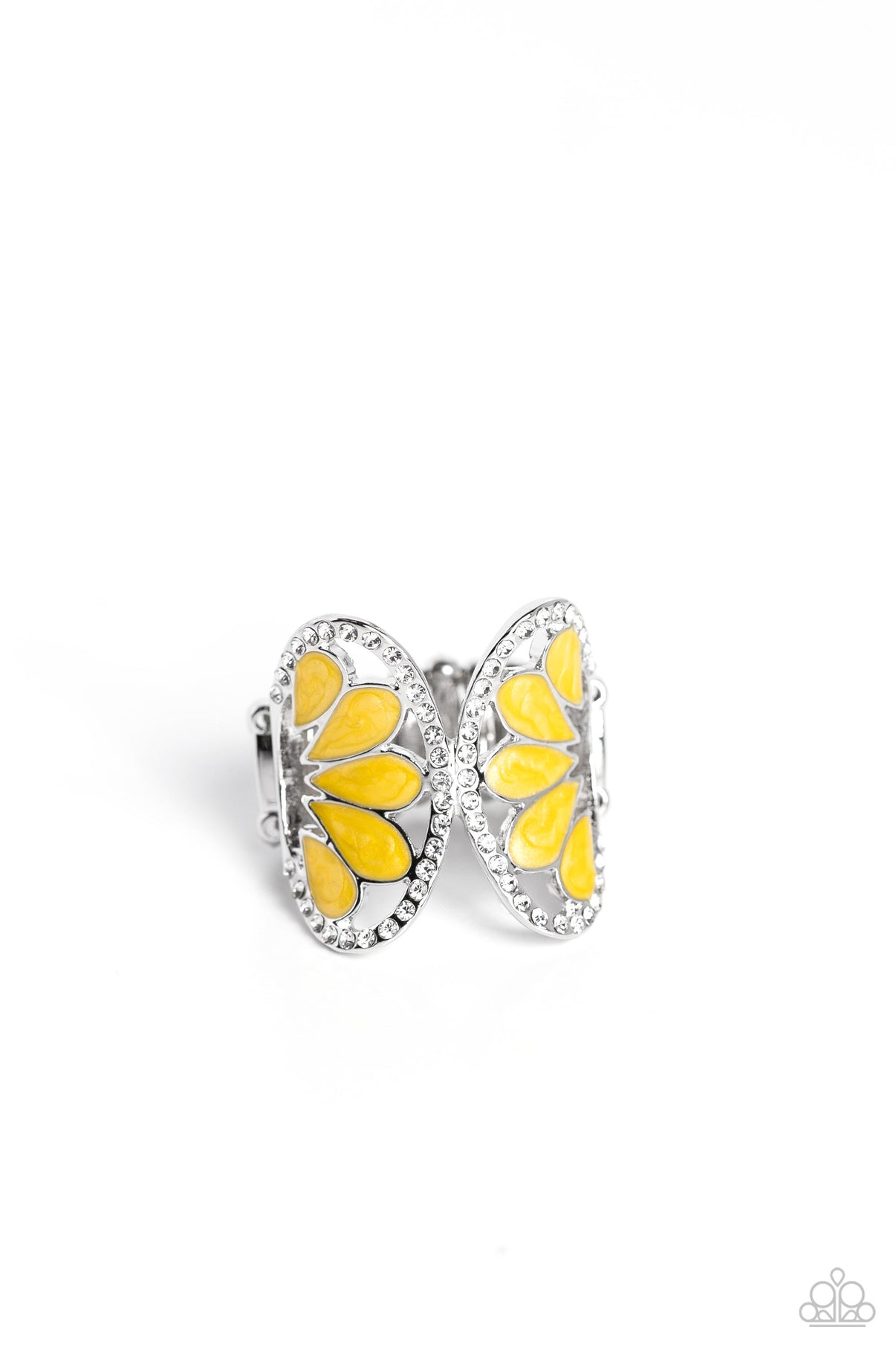 Concaved Catwalk - yellow - Paparazzi ring – JewelryBlingThing