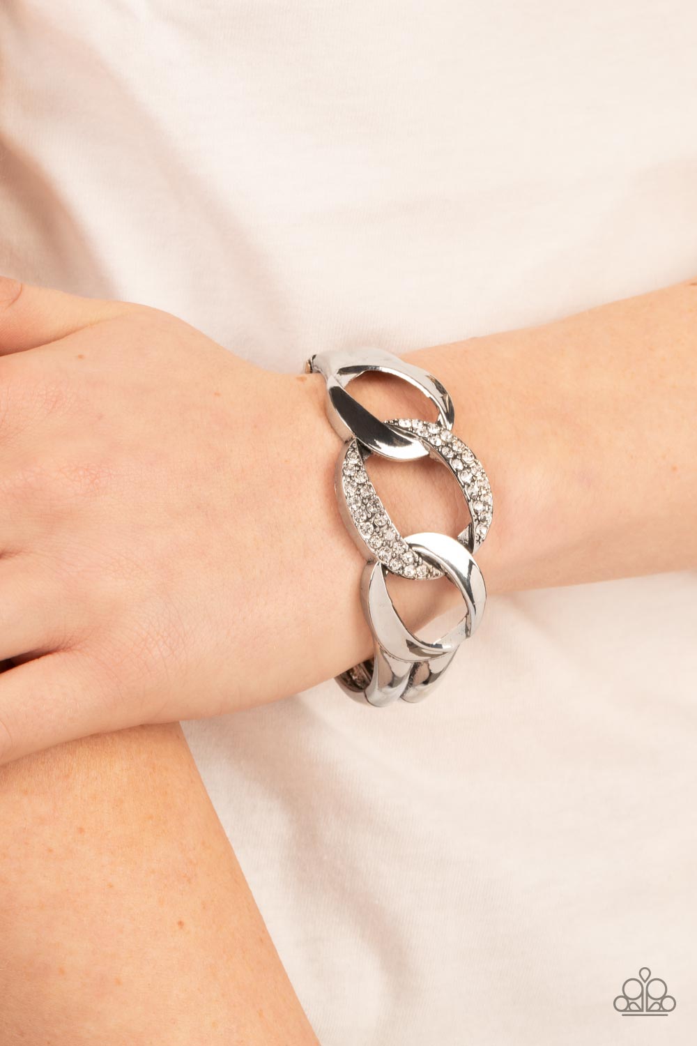 BOMBSHELL Squad - white - Paparazzi bracelet – JewelryBlingThing