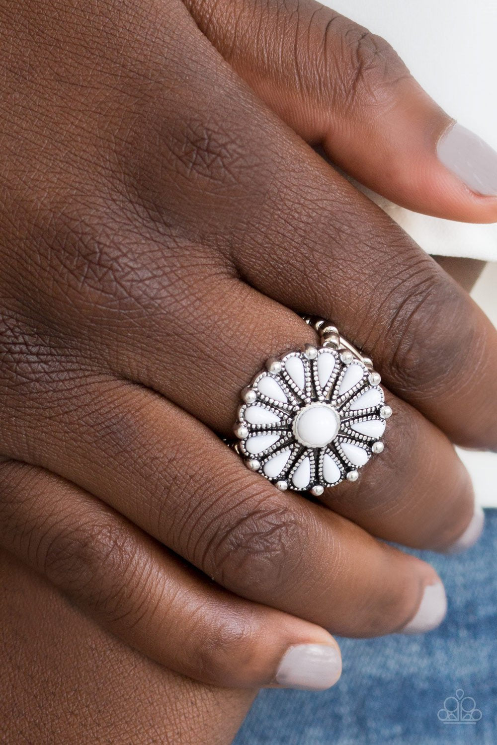 Poppy Pop-tastic - white - Paparazzi ring – JewelryBlingThing