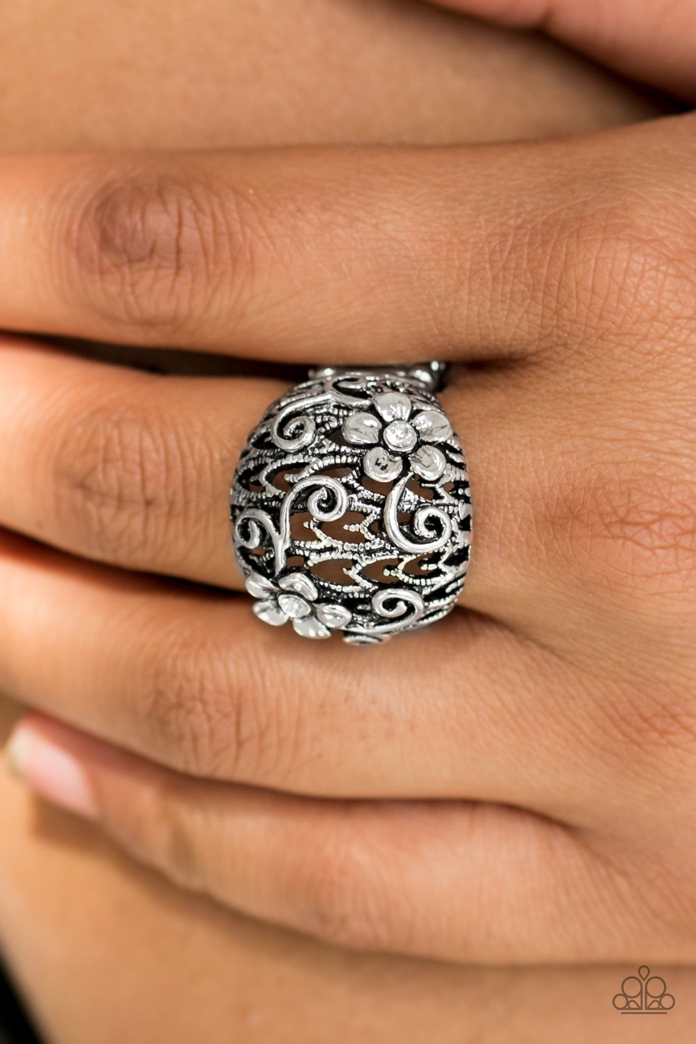 Spring Holiday - white - Paparazzi ring – JewelryBlingThing